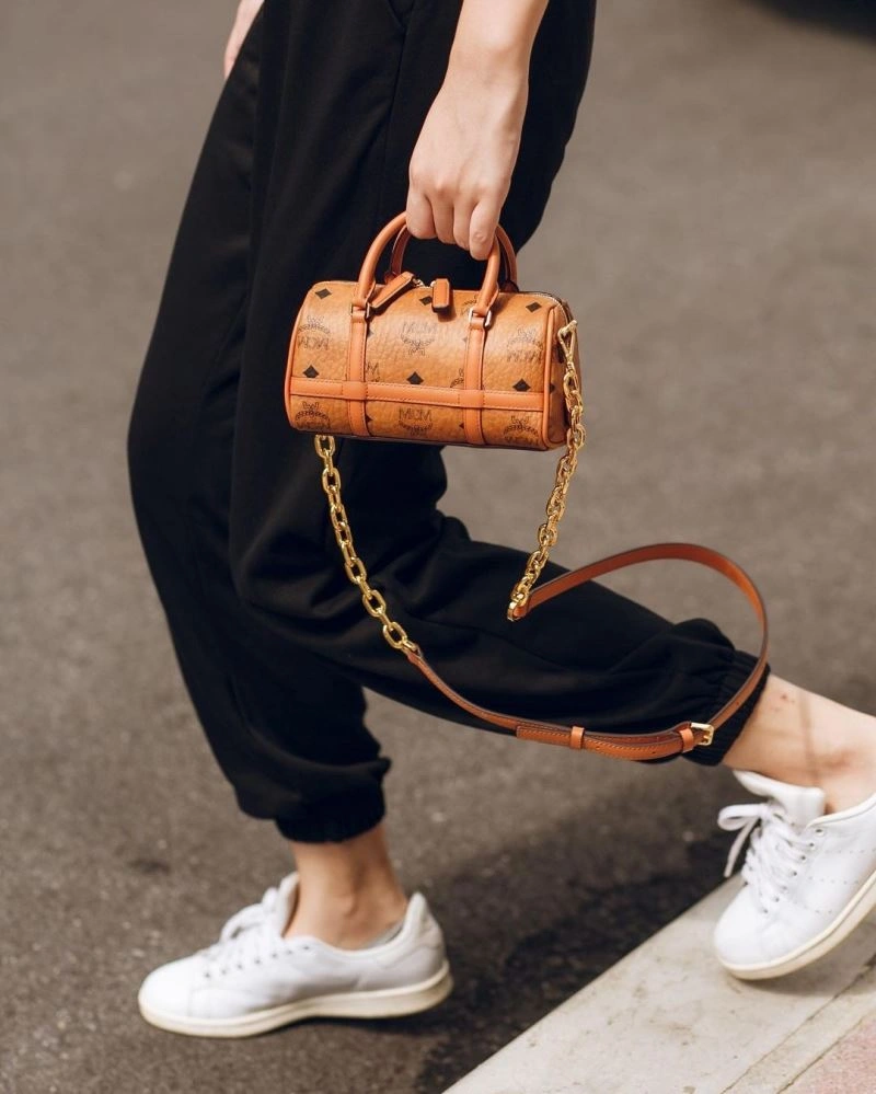 Top mirror MCM Boston Bags