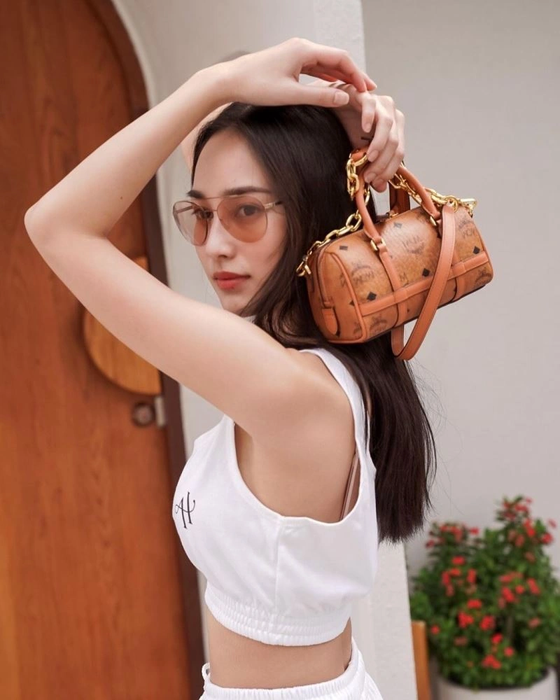 Top mirror MCM Boston Bags