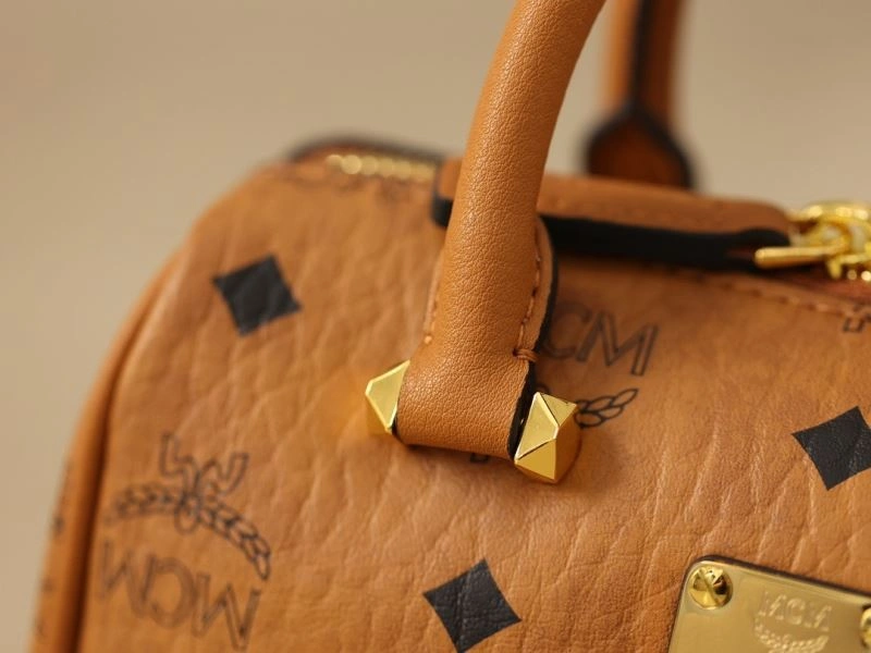 Accurate model MCM Boston Bags