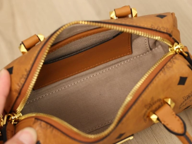 Accurate model MCM Boston Bags