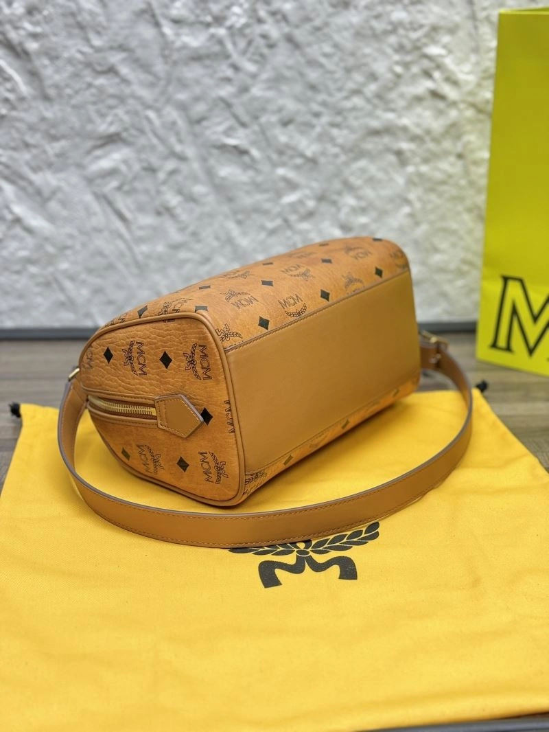Top mirror MCM Boston Bags