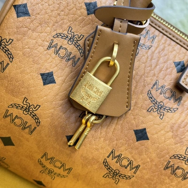 Top mirror MCM Boston Bags