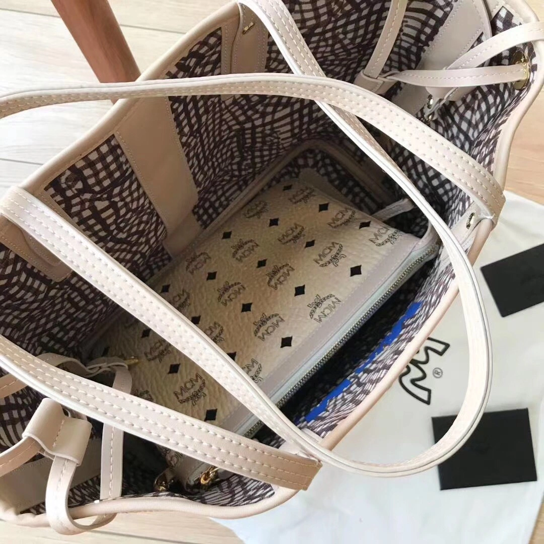 Brand-authenticated MCM Shopping Bags