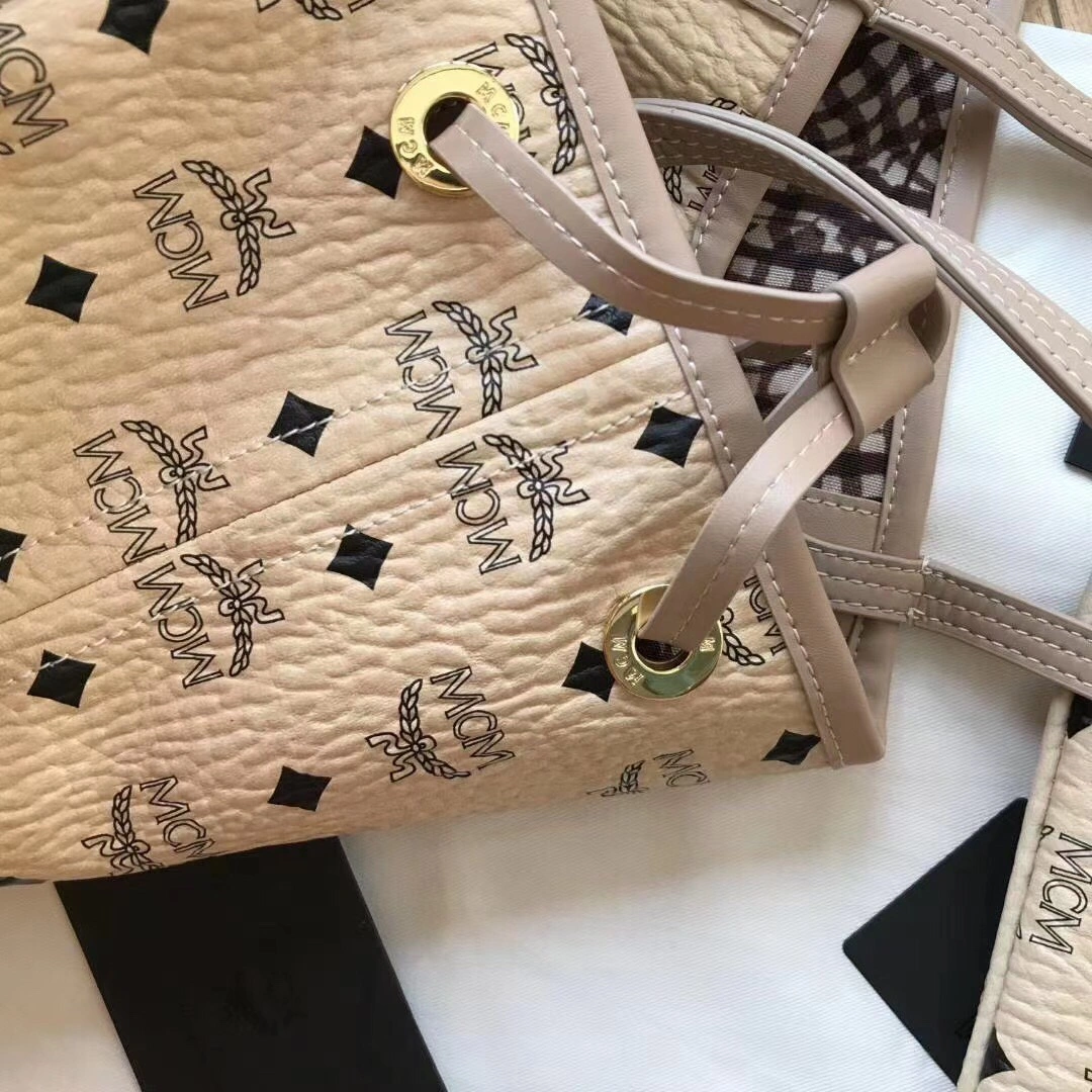 Brand-authenticated MCM Shopping Bags