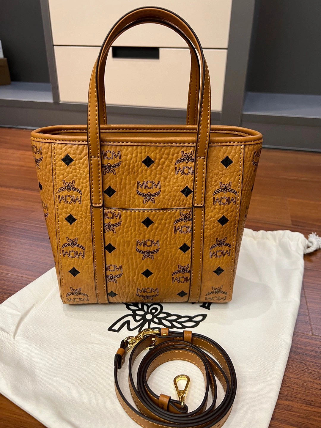 Low-cost MCM Shopping Bags