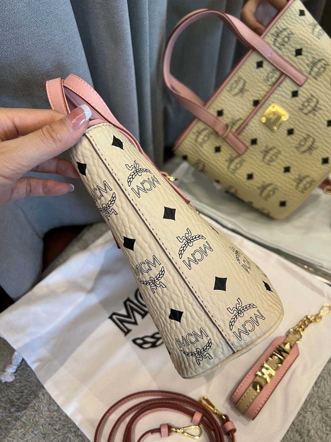 Inexpensive MCM Shopping Bags