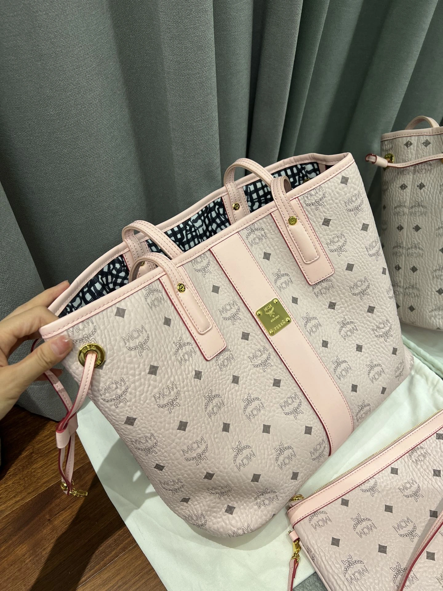 Low-cost MCM Shopping Bags
