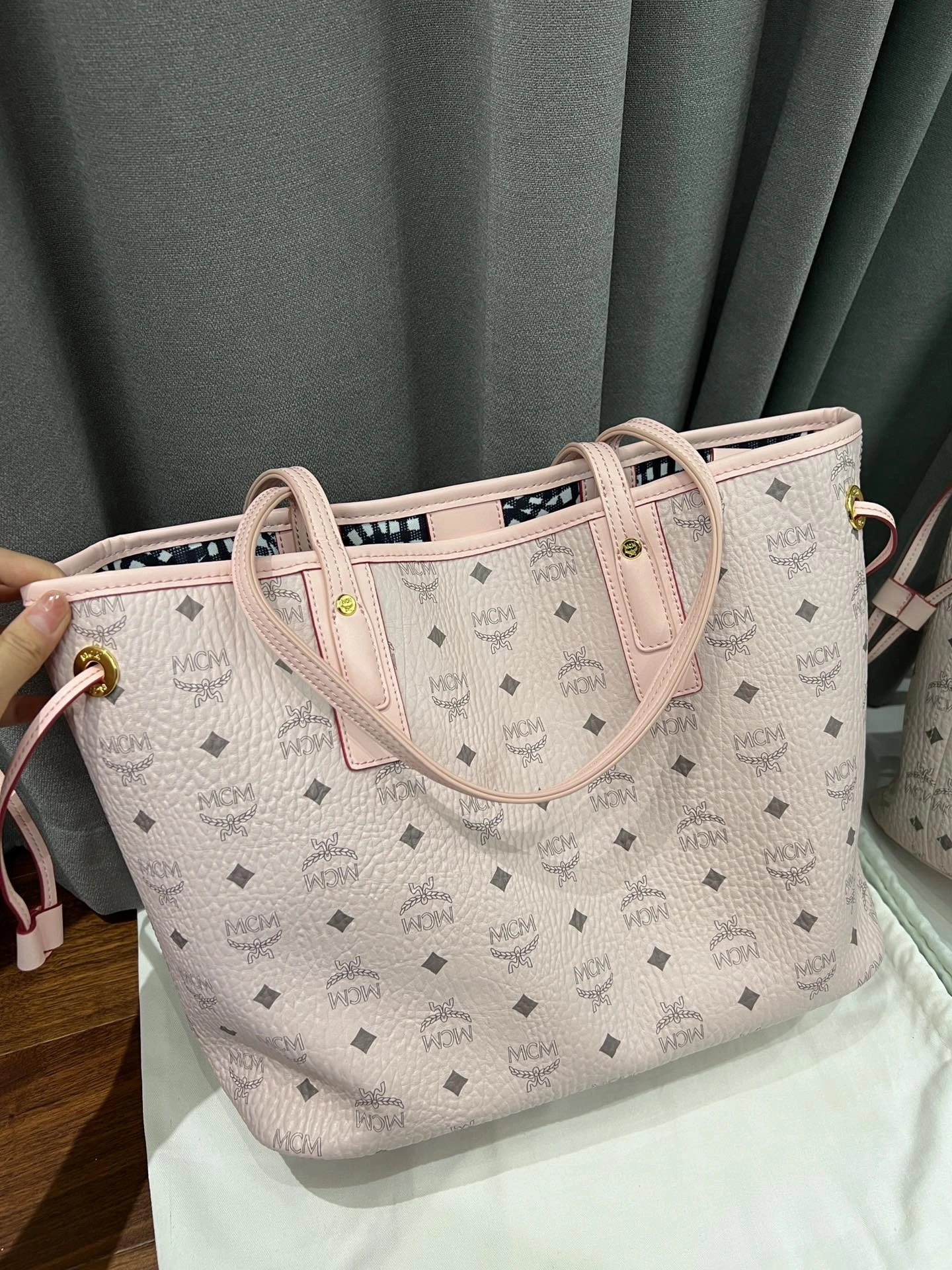 Low-cost MCM Shopping Bags