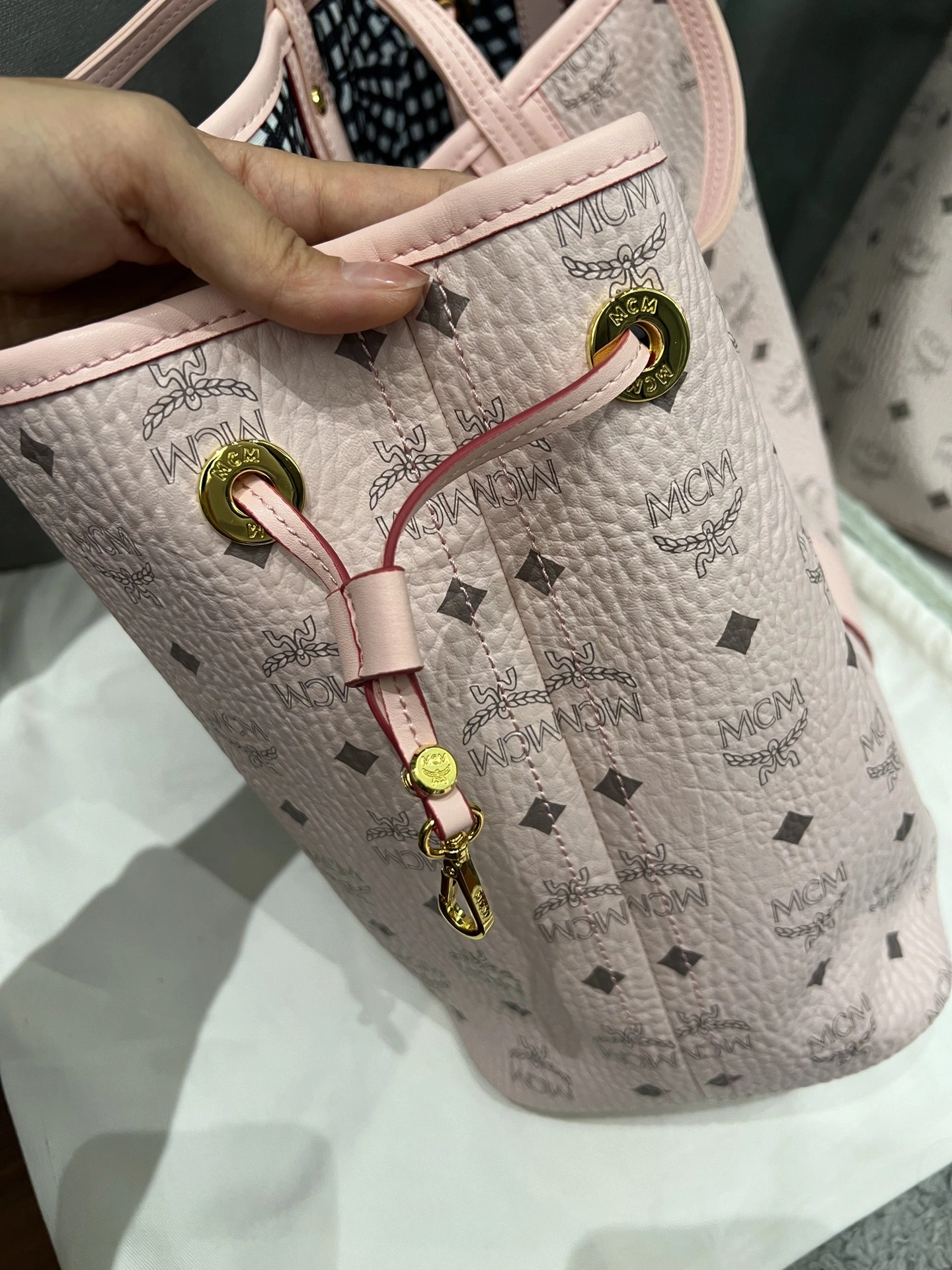 Low-cost MCM Shopping Bags