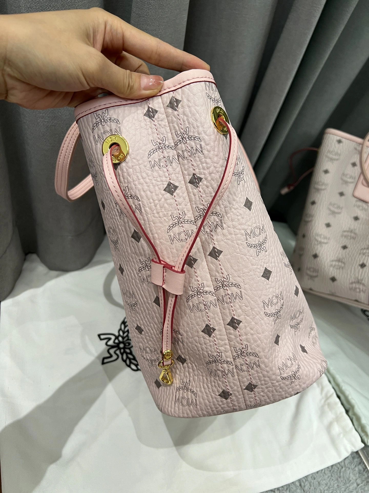 Low-cost MCM Shopping Bags