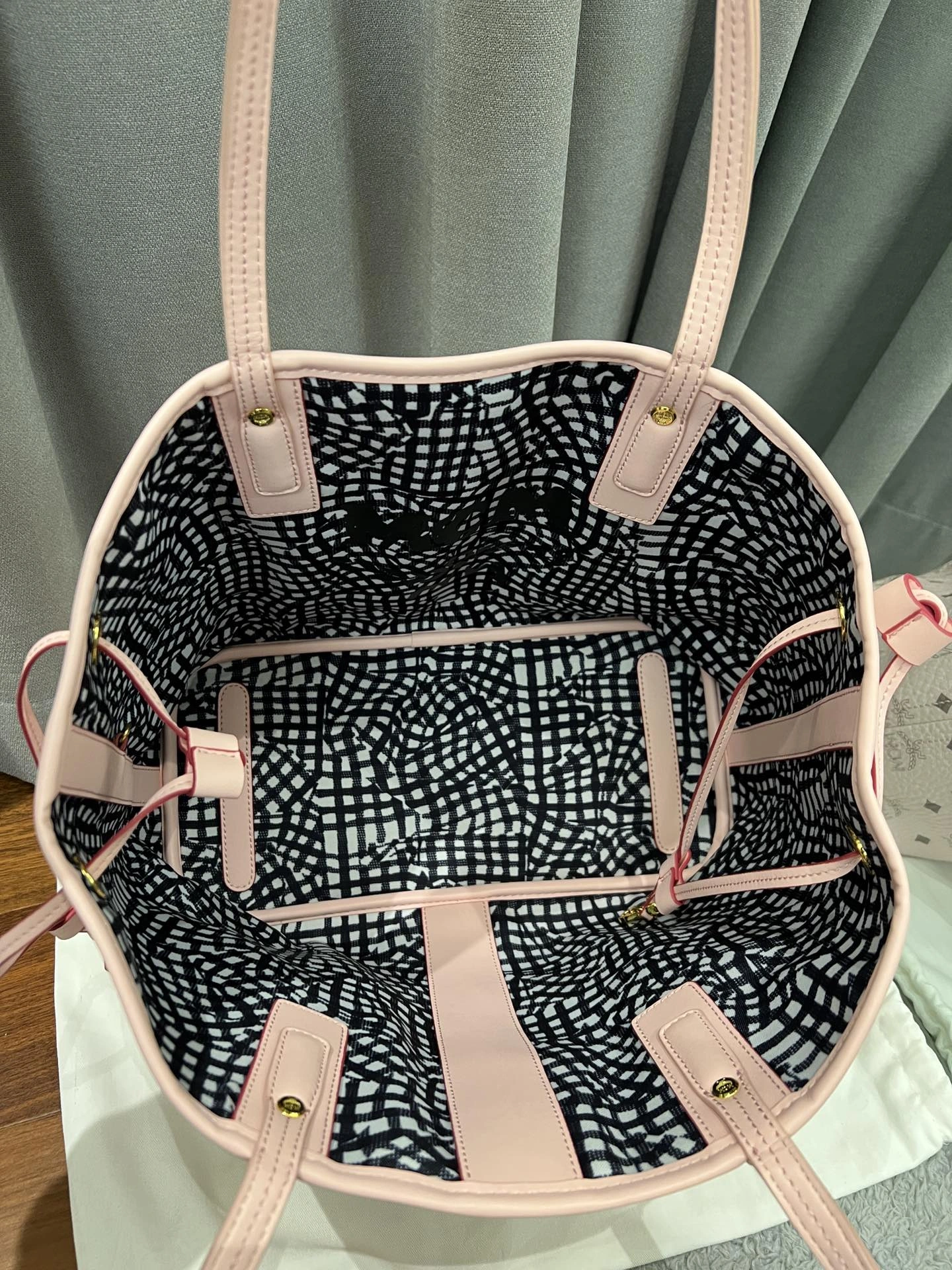 Low-cost MCM Shopping Bags