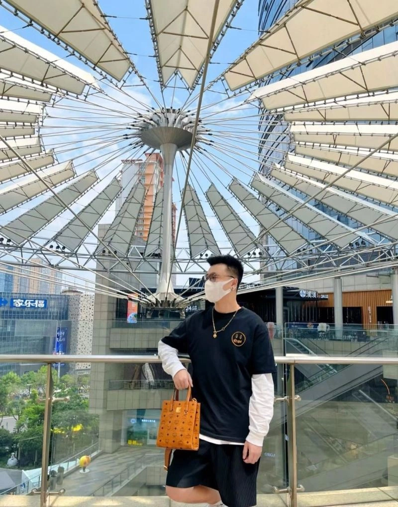 Bargain MCM Shopping Bags