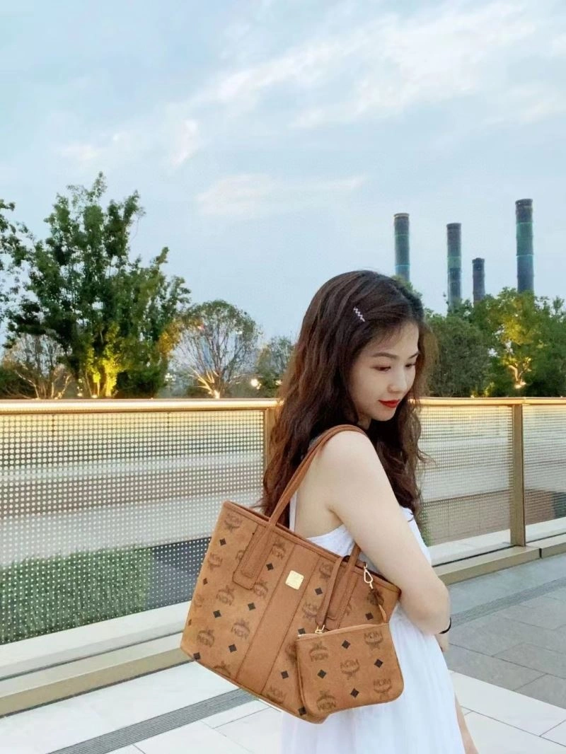 Bargain MCM Shopping Bags