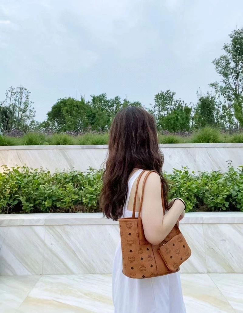 Bargain MCM Shopping Bags