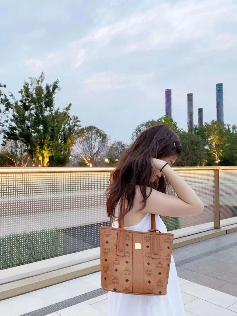 Bargain MCM Shopping Bags