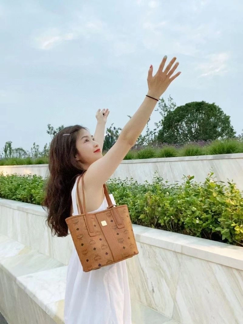 Bargain MCM Shopping Bags