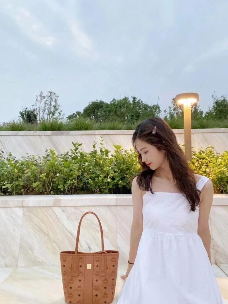 Bargain MCM Shopping Bags