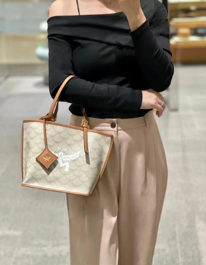 Brand-authenticated MCM Shopping Bags
