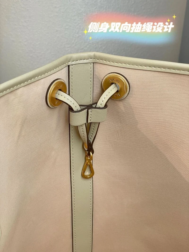 Top mirror MCM Shopping Bags