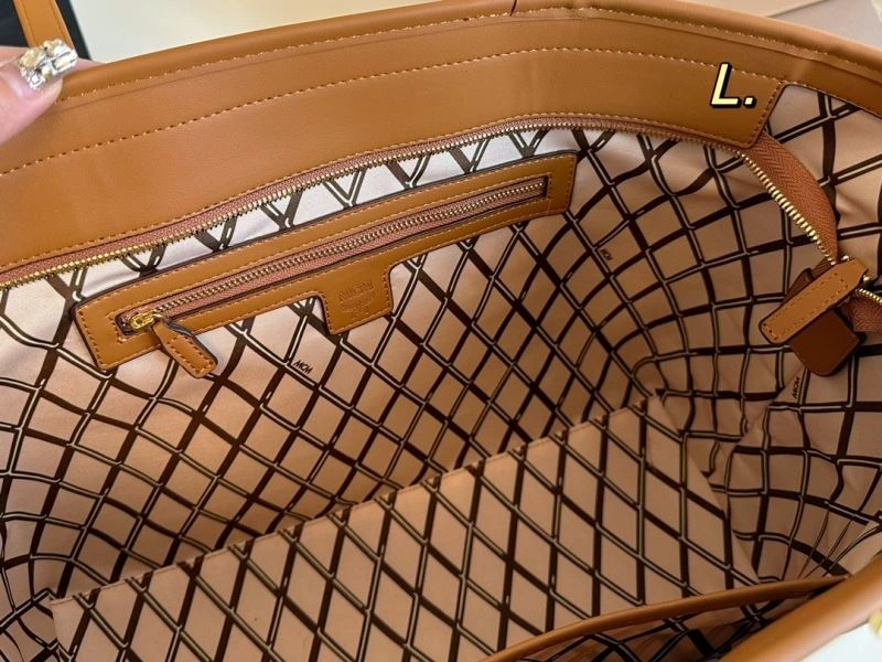 Accurate model MCM Shopping Bags