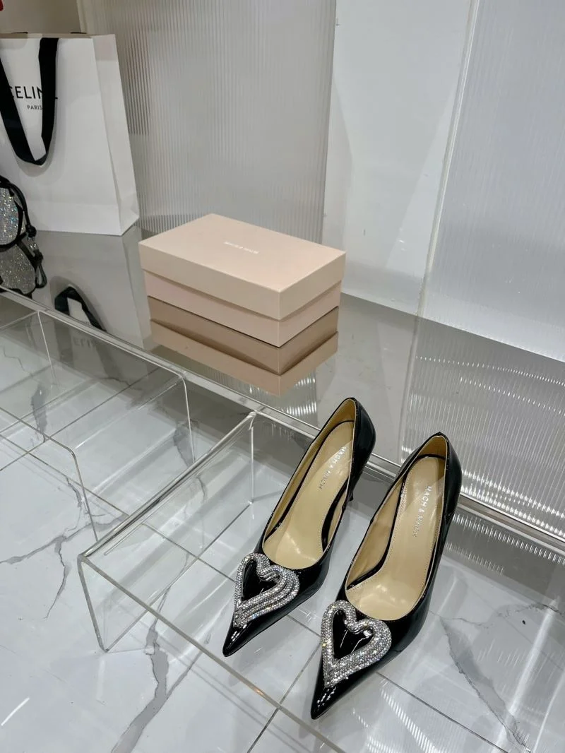 Accurate model Mach Mach Shoes