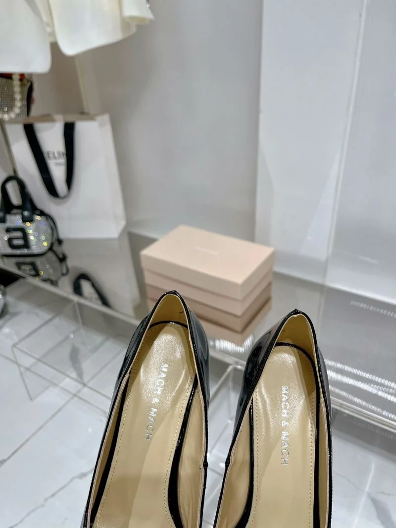Accurate model Mach Mach Shoes