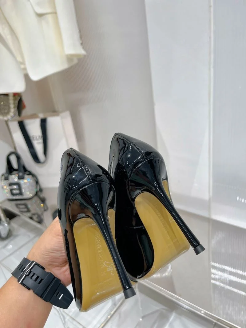 Accurate model Mach Mach Shoes