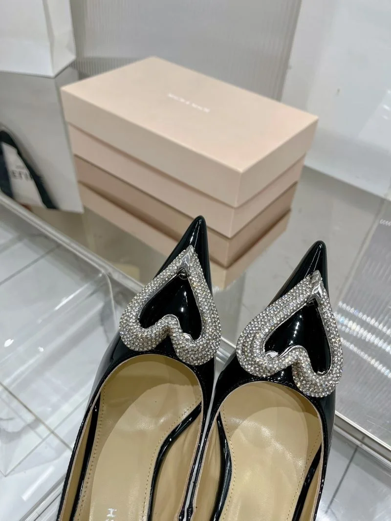 Accurate model Mach Mach Shoes