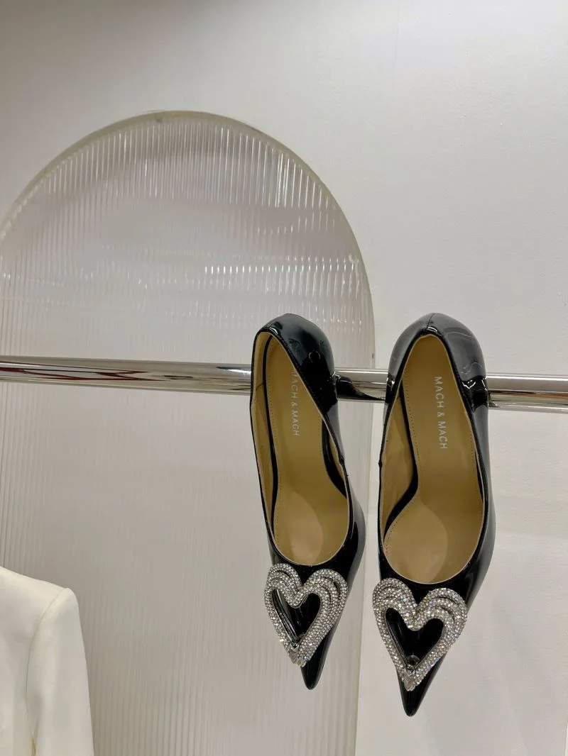 Accurate model Mach Mach Shoes