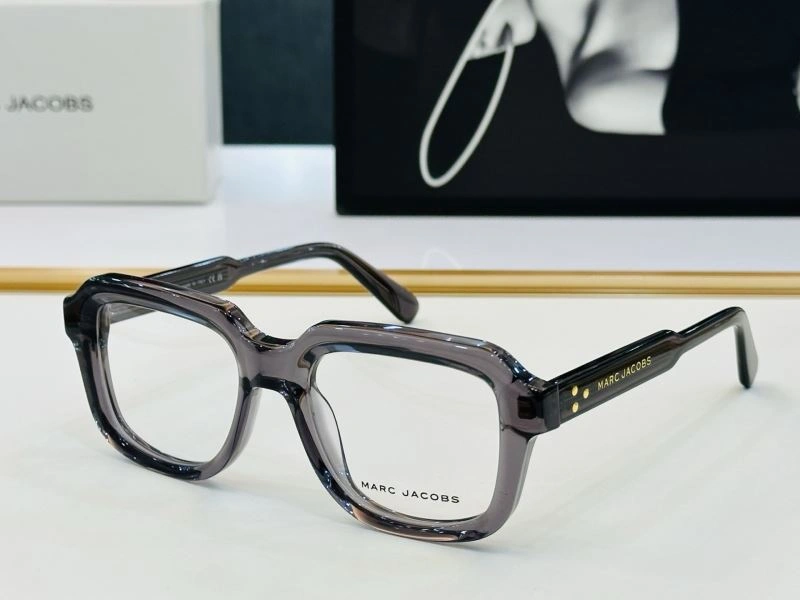 Accurate model Marc Jacobs Sunglasses