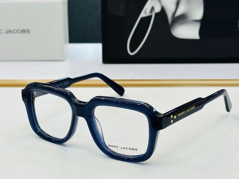 Accurate model Marc Jacobs Sunglasses