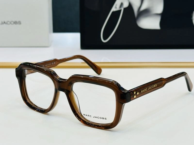 Accurate model Marc Jacobs Sunglasses