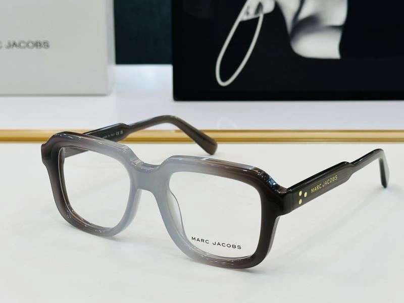 Accurate model Marc Jacobs Sunglasses