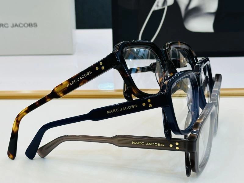 Accurate model Marc Jacobs Sunglasses