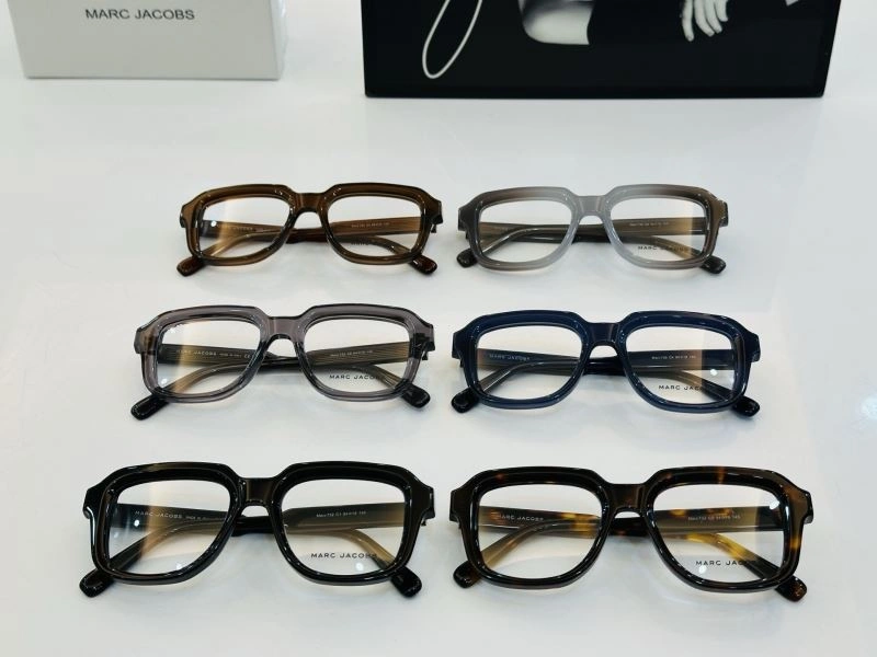 Accurate model Marc Jacobs Sunglasses