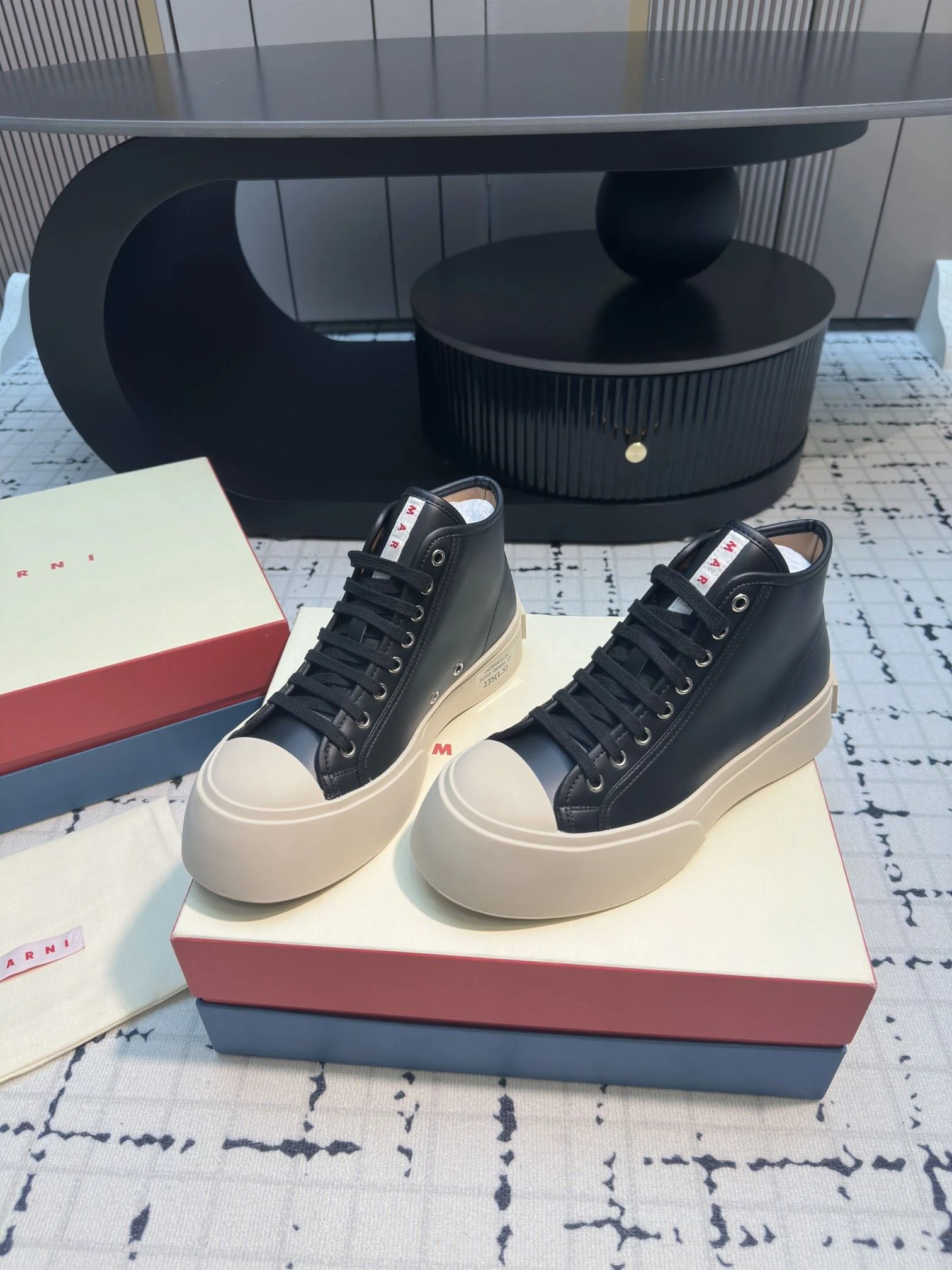 Accurate model Marni Shoes