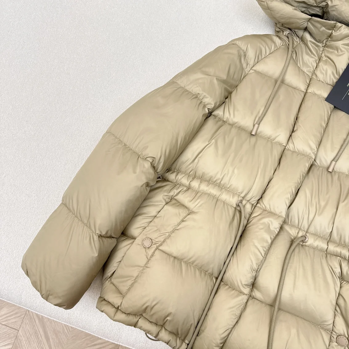 Top mirror Max Mara Down Jackets