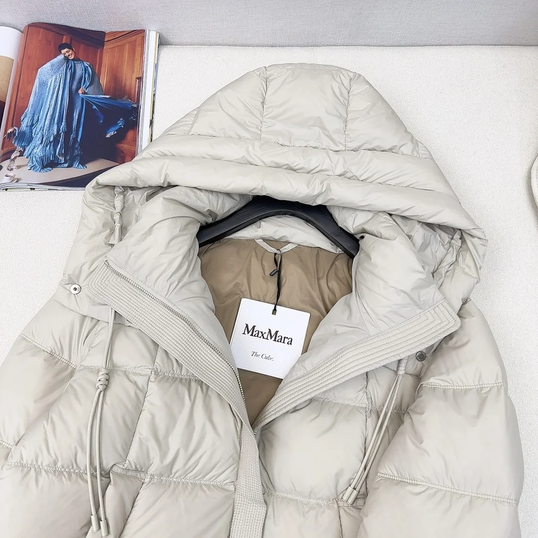 Top mirror Max Mara Down Jackets