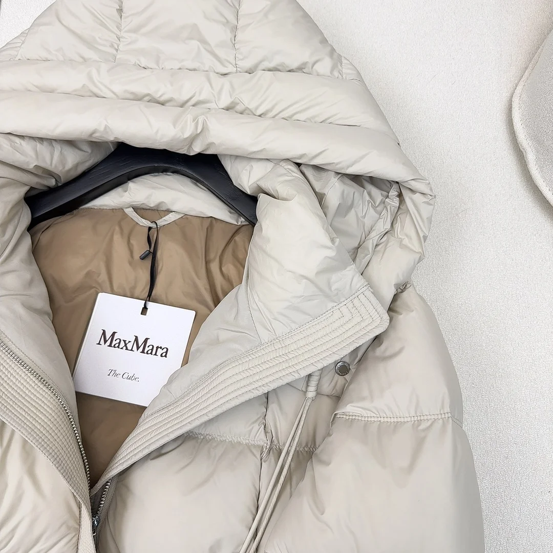 Top mirror Max Mara Down Jackets