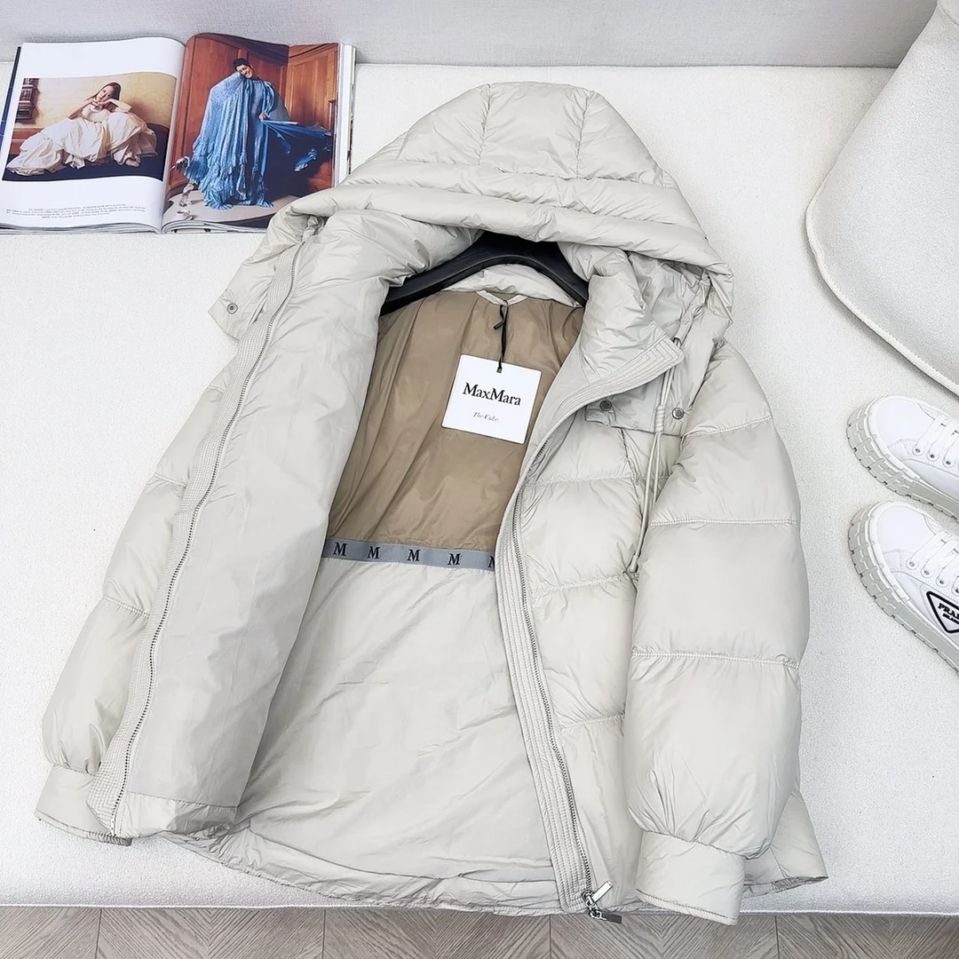 Top mirror Max Mara Down Jackets