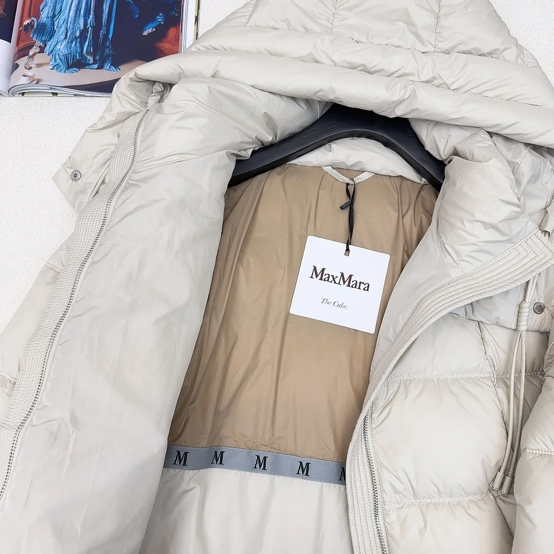 Top mirror Max Mara Down Jackets