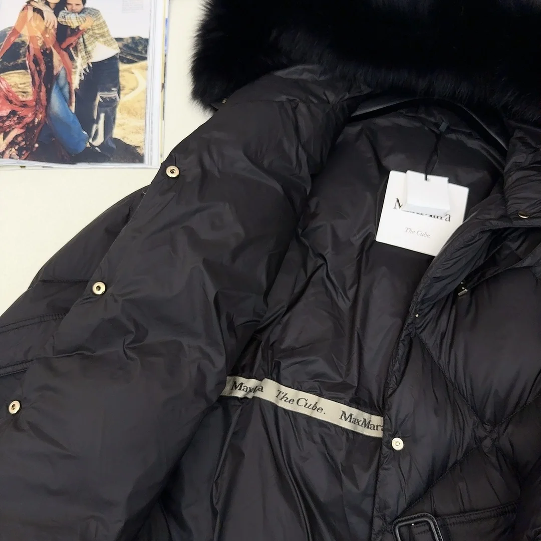 Top mirror Max Mara Down Jackets