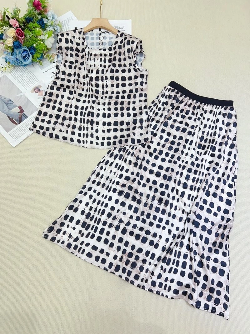 High fidelity Max Mara Dress Suits