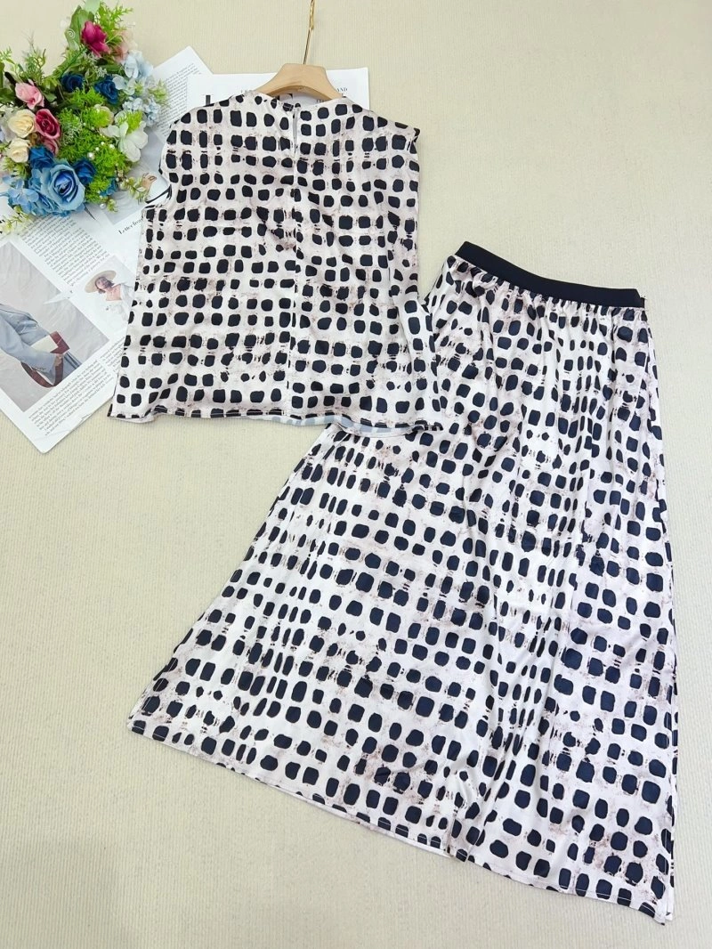 High fidelity Max Mara Dress Suits