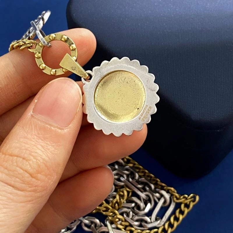 Top mirror Mcqueen Necklaces