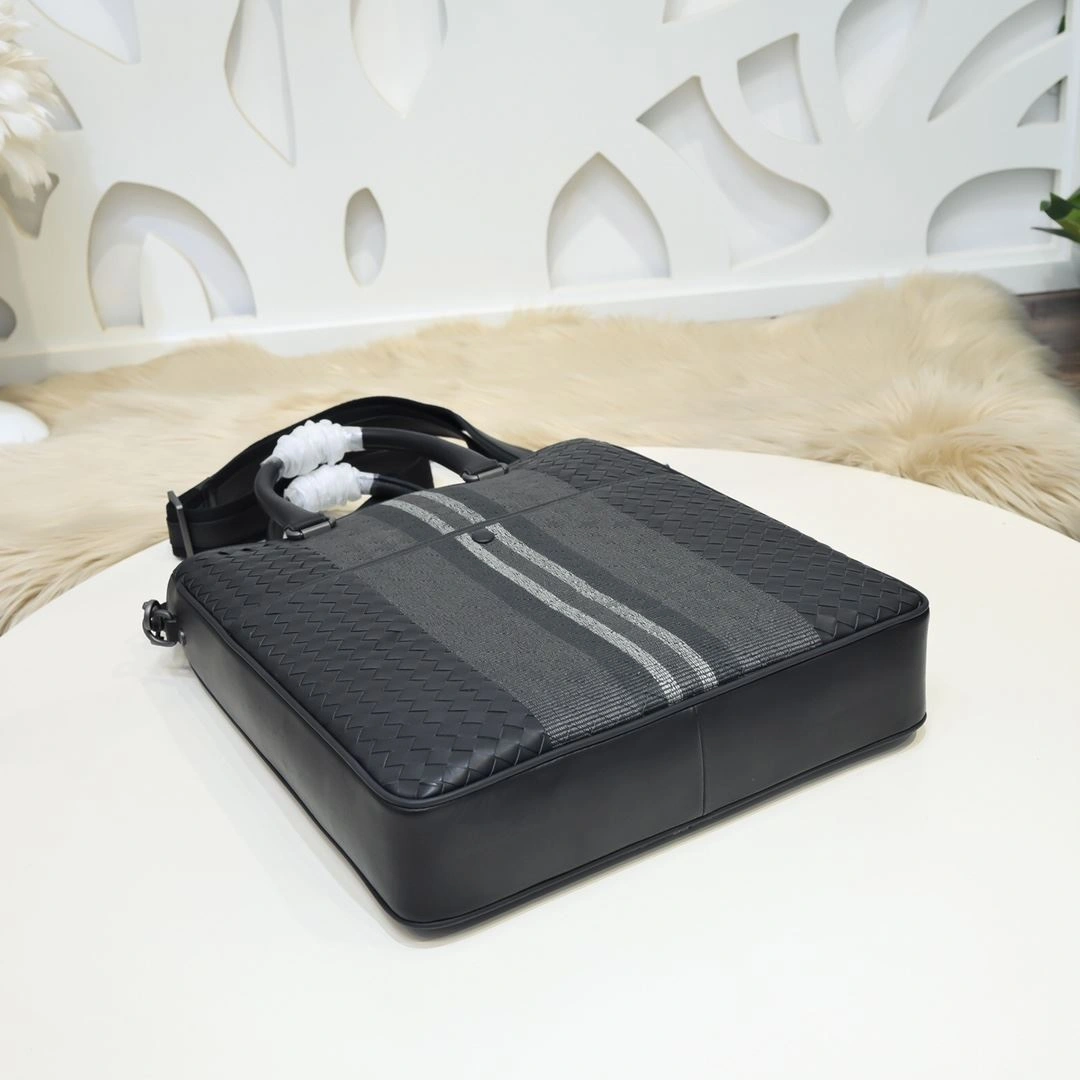Factory-made Mens Bottega Veneta Briefcases