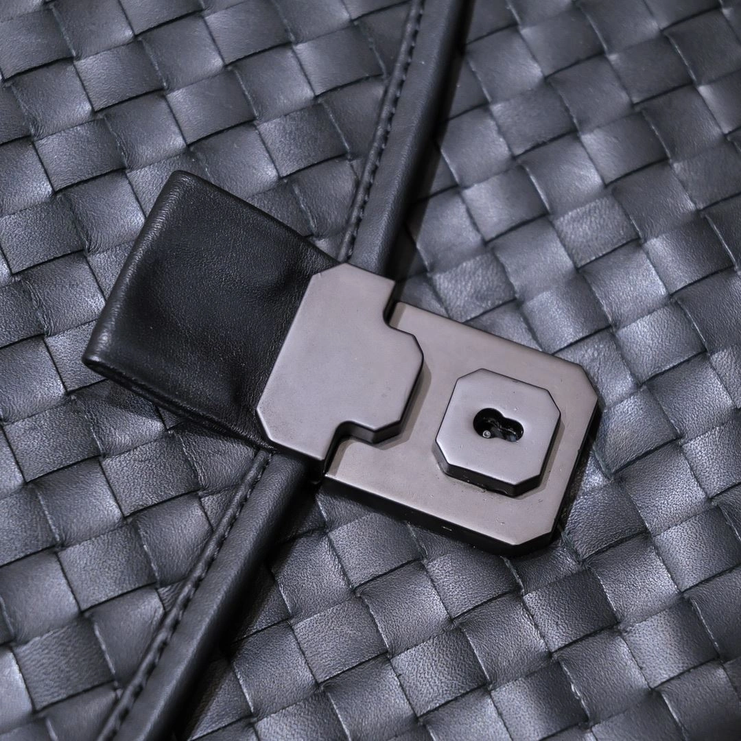 Value-priced Mens Bottega Veneta Briefcases