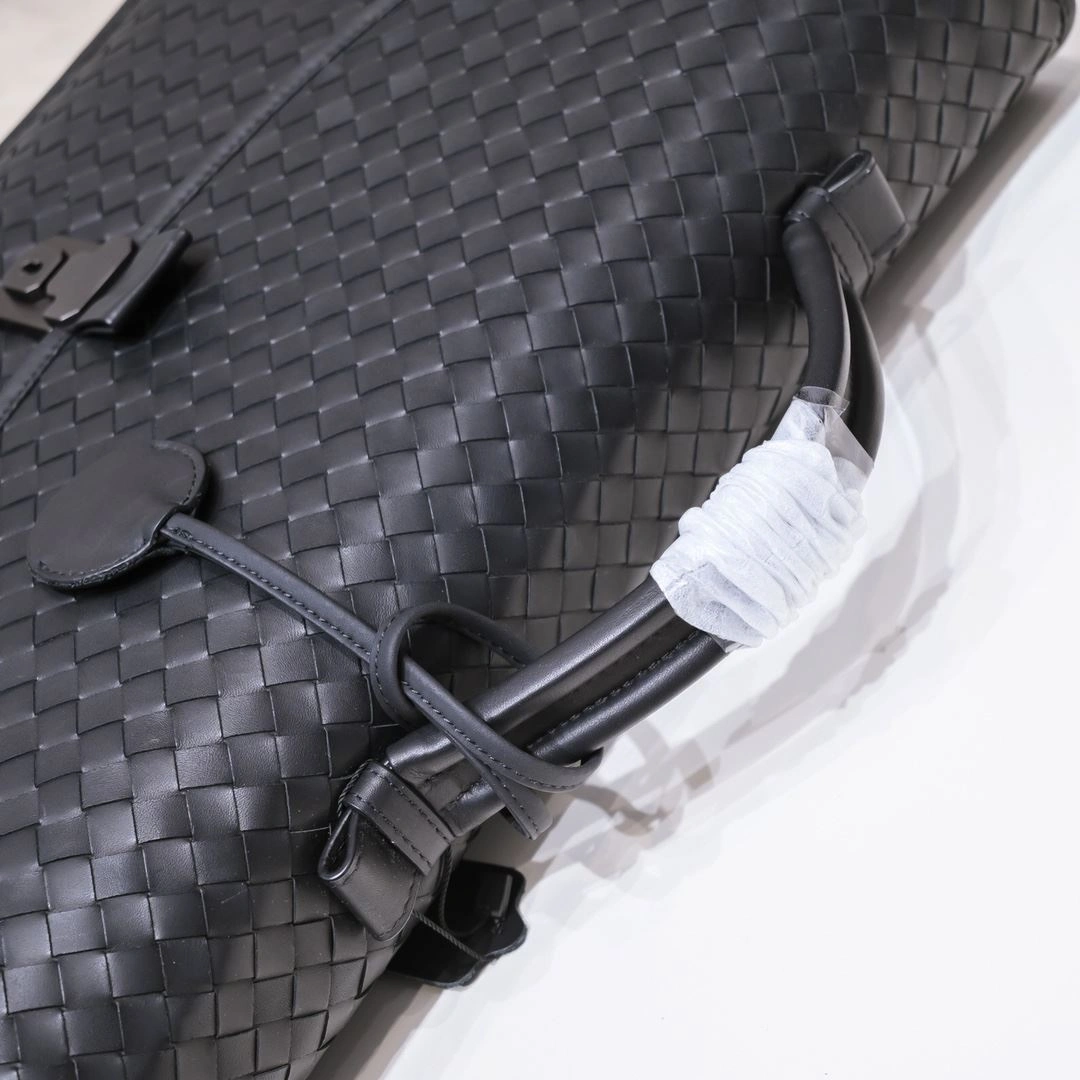 Value-priced Mens Bottega Veneta Briefcases
