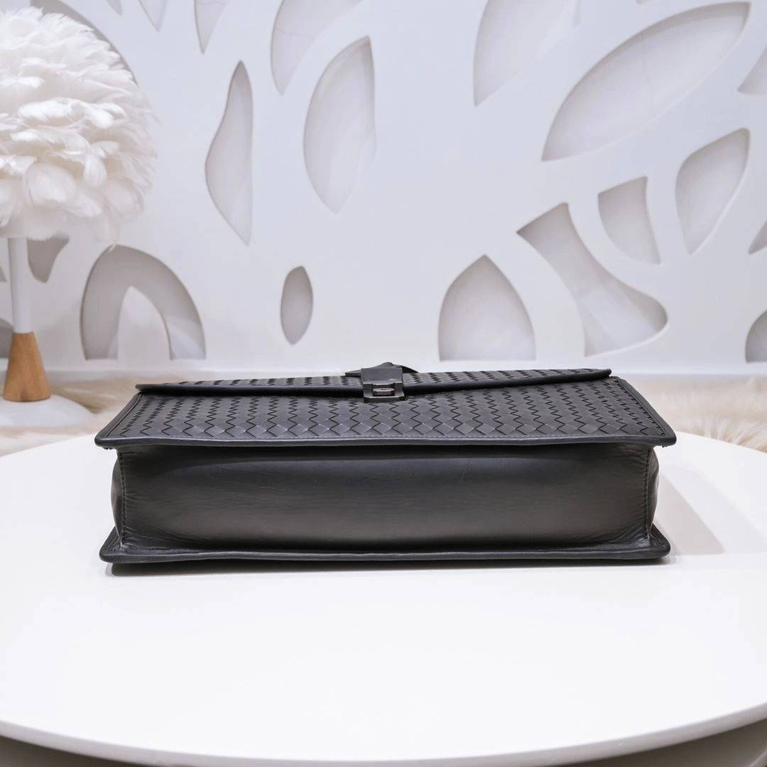 Value-priced Mens Bottega Veneta Briefcases