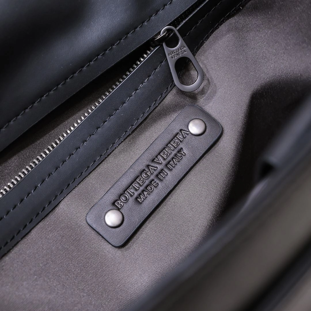Value-priced Mens Bottega Veneta Briefcases
